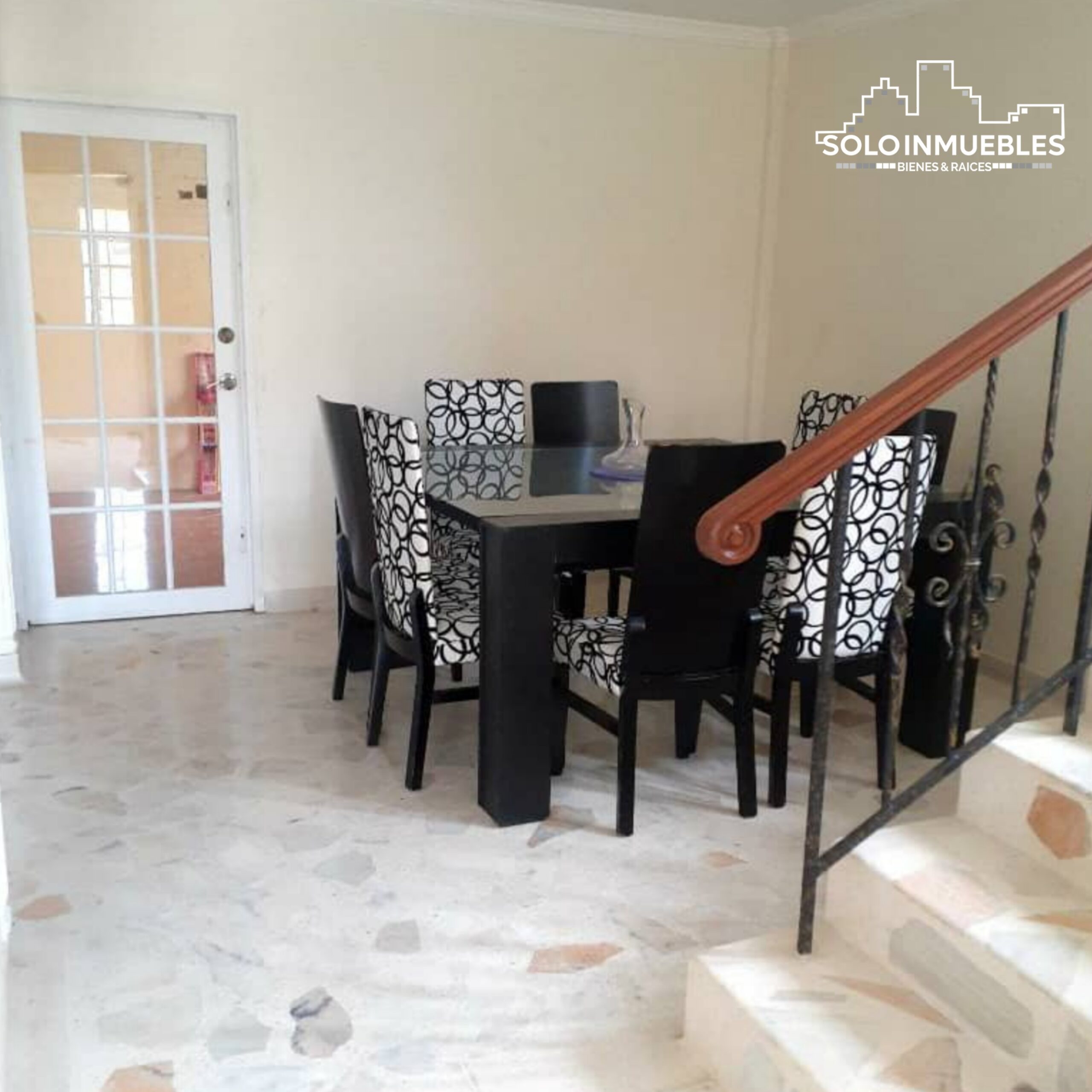 Hermosa y amplia Villa. En conjunto cerrado y exclusivo en Alto Barinas ...